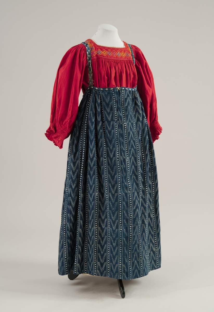 “Round” Sarafan - Virtual Russian Museum